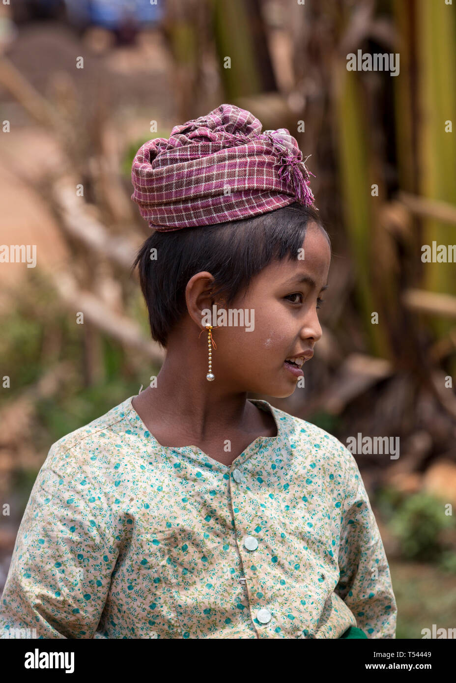 Girl showing off hi-res stock photography and images - Alamy