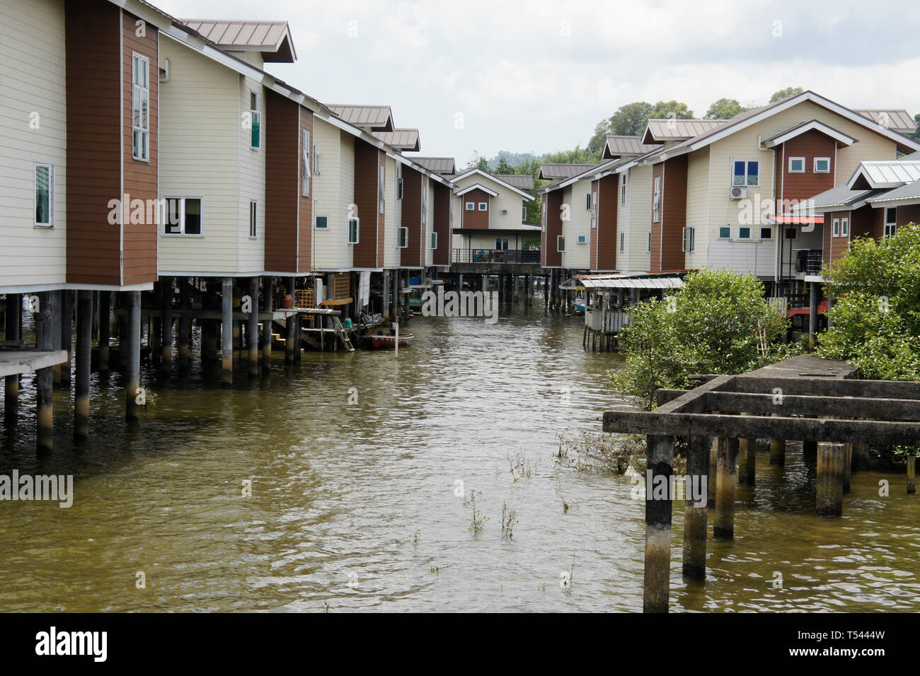 Kampong (Kampung) Ayer water village on Brunei River, Bandar Seri ...