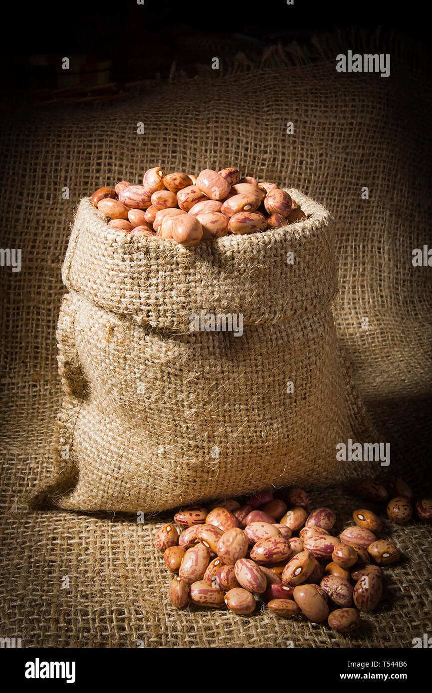 Pinto beans bag hi-res stock photography and images - Alamy