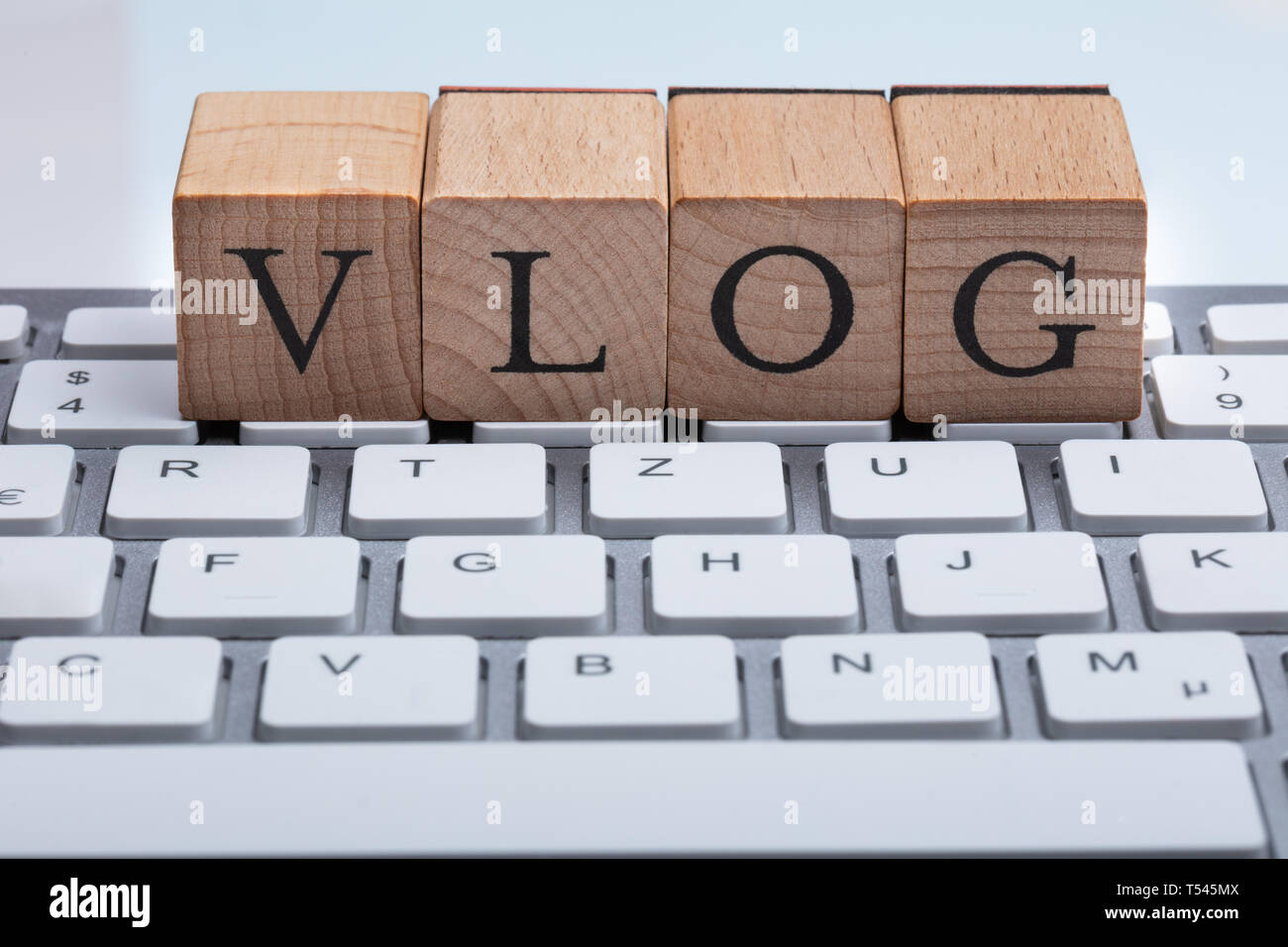 Letter on wooden block hi-res stock photography and images - Alamy