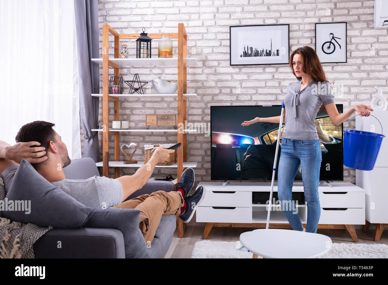 Angry couple watching tv hi-res stock photography and images - Alamy