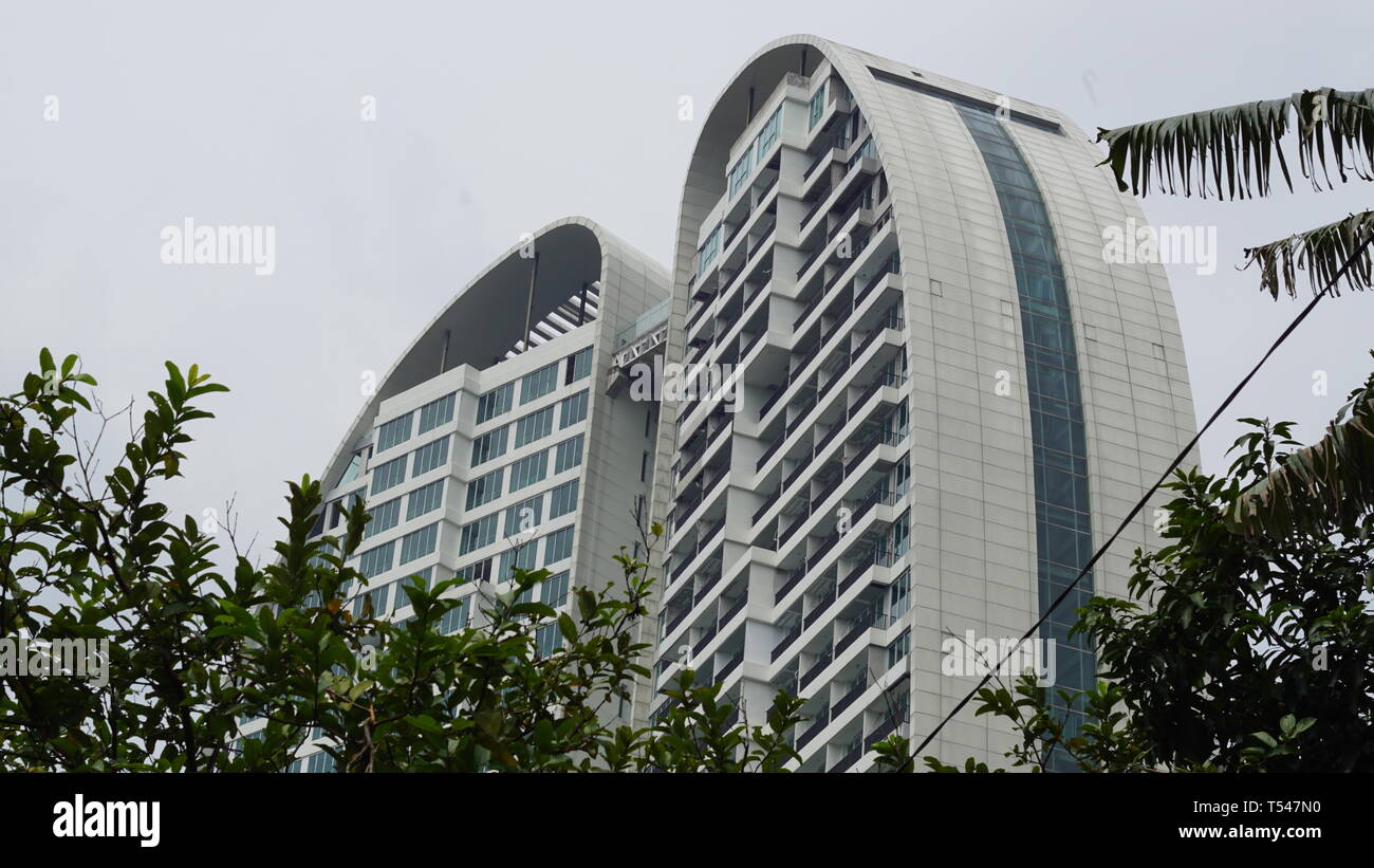 Curve building hi-res stock photography and images - Alamy