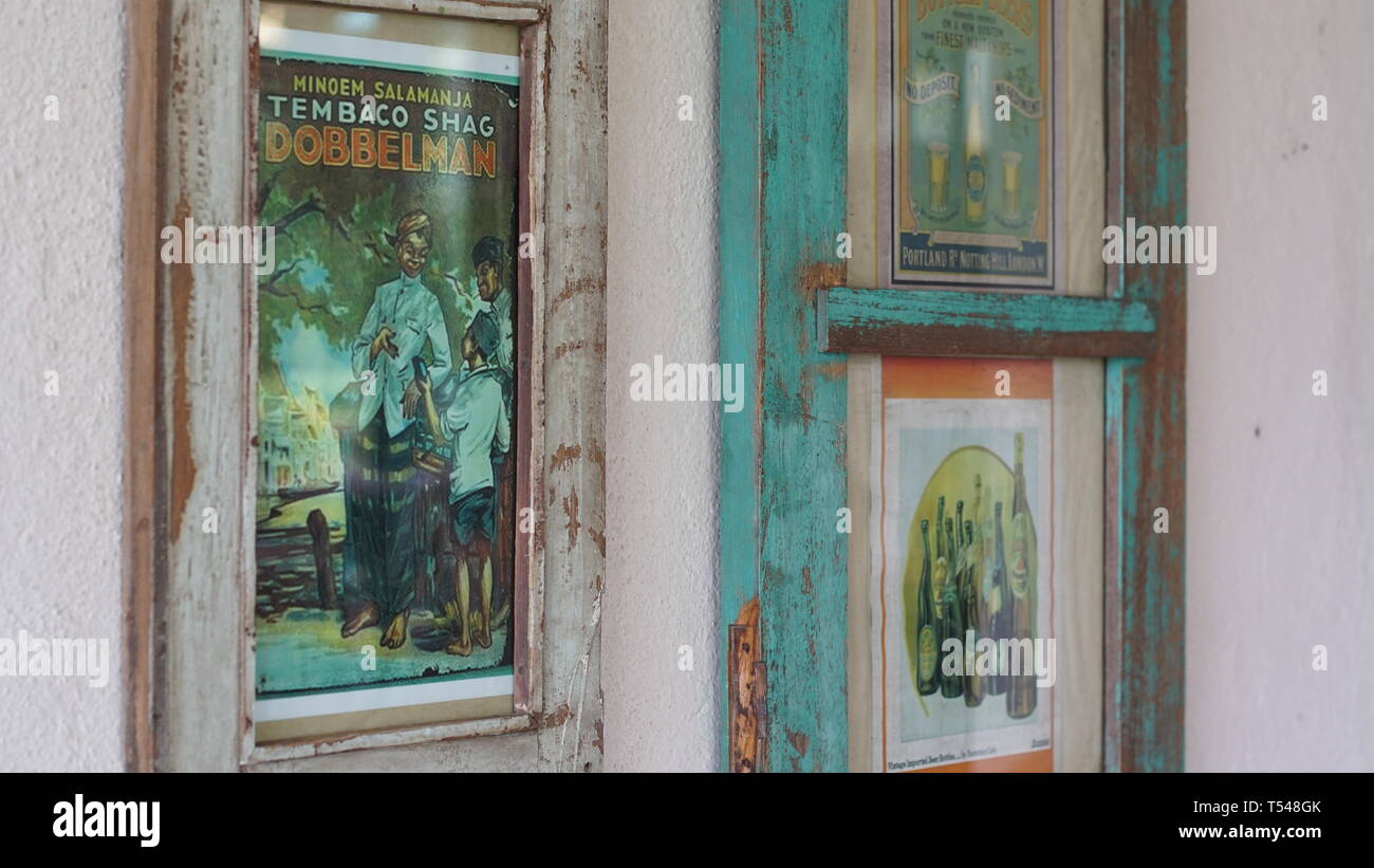 Vintage windows hi-res stock photography and images - Alamy