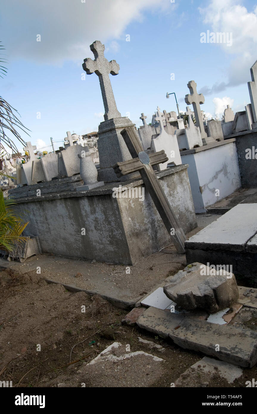 Traditional Cuban Cemetery in Holguin Stock Photo - Alamy