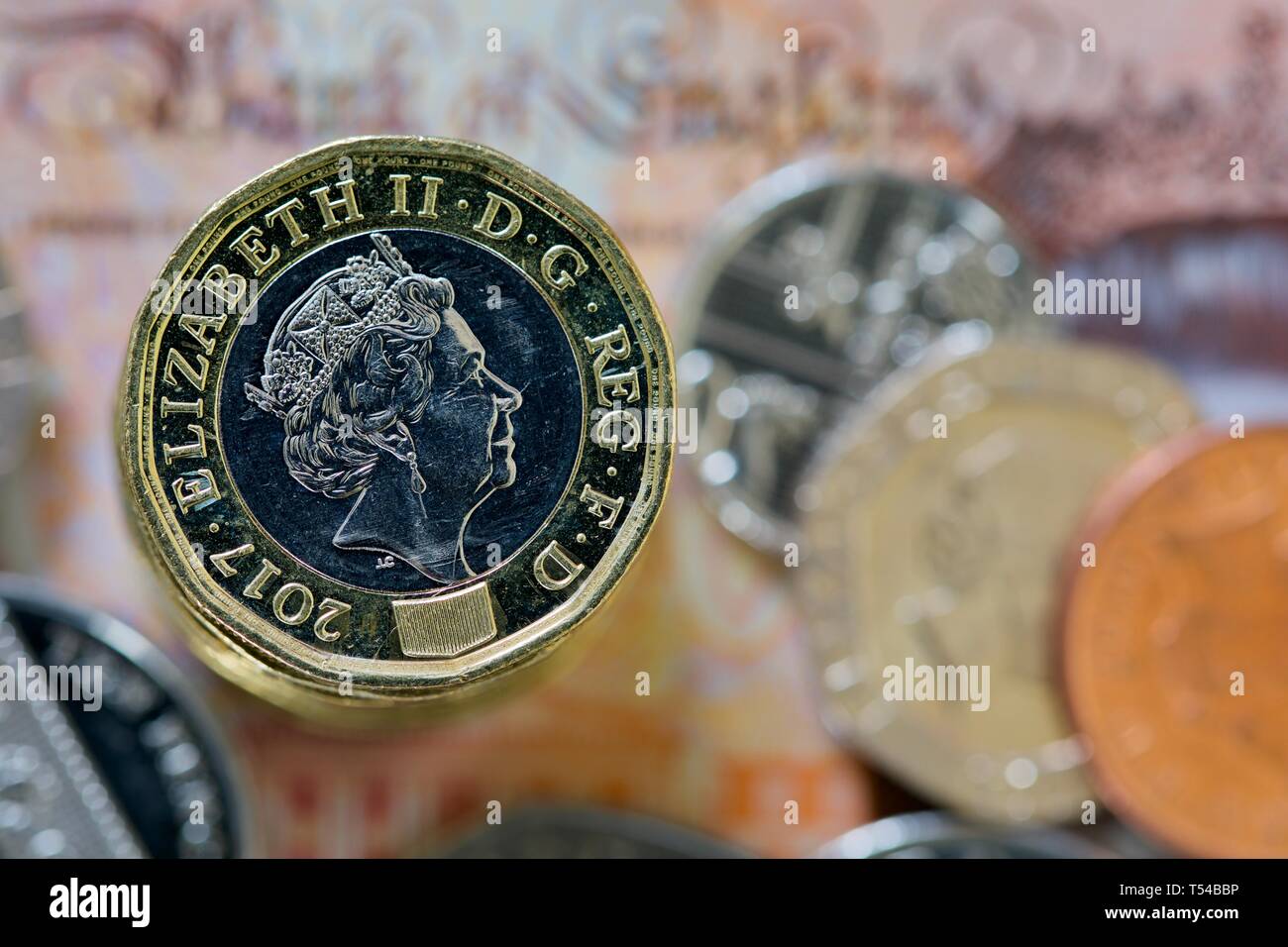 British currency, coins and banknote Stock Photo - Alamy