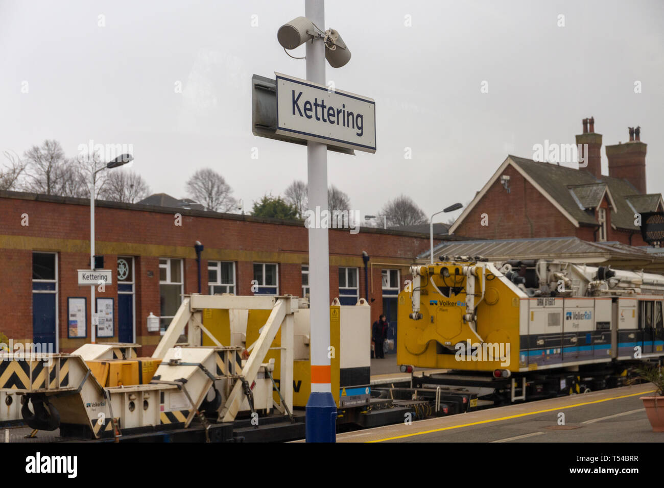 Kettering railway station hi-res stock photography and images - Alamy