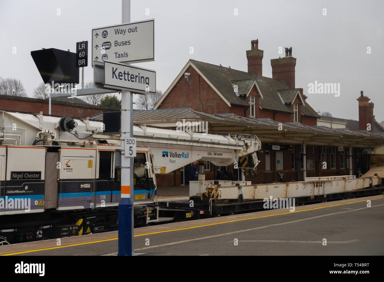 Platform at Kettering Railway Station Stock Photo - Alamy