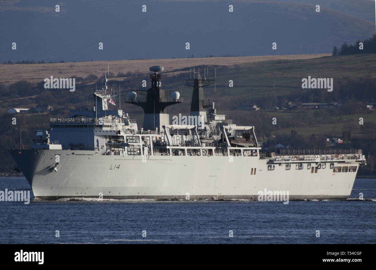 HMS Albion (L14), an Albion-class amphibious assault ship operated by ...