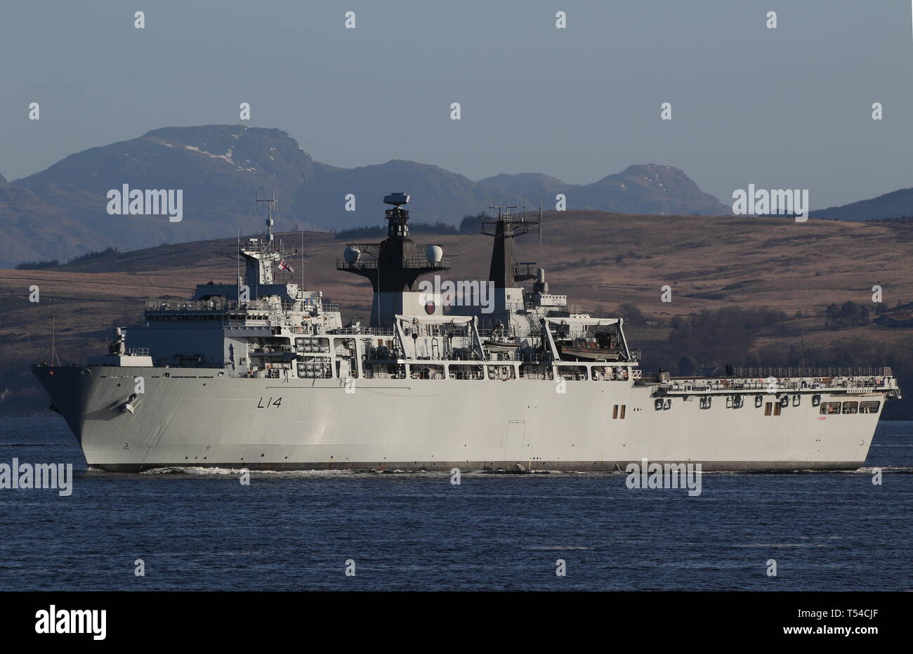 HMS Albion (L14), an Albion-class amphibious assault ship operated by ...
