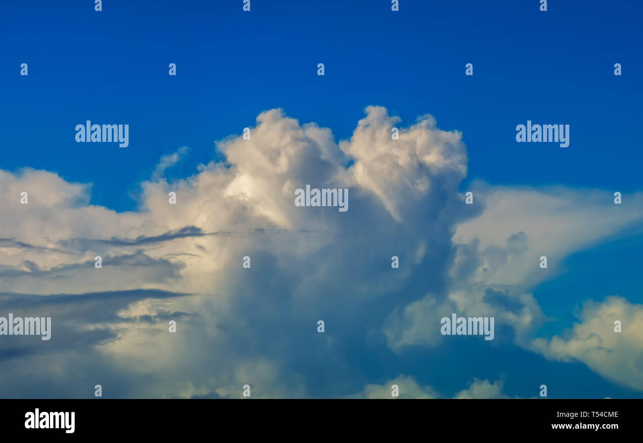 Attractive cloud formations hi-res stock photography and images - Alamy