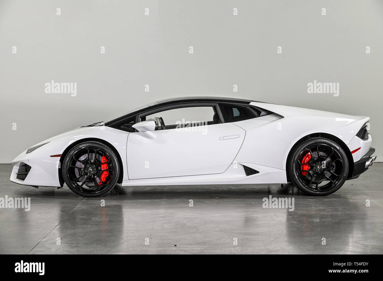 Red brake calipers hi-res stock photography and images - Alamy