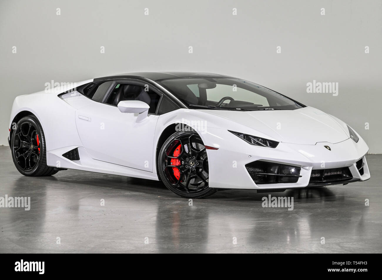 Red brake calipers hi-res stock photography and images - Alamy