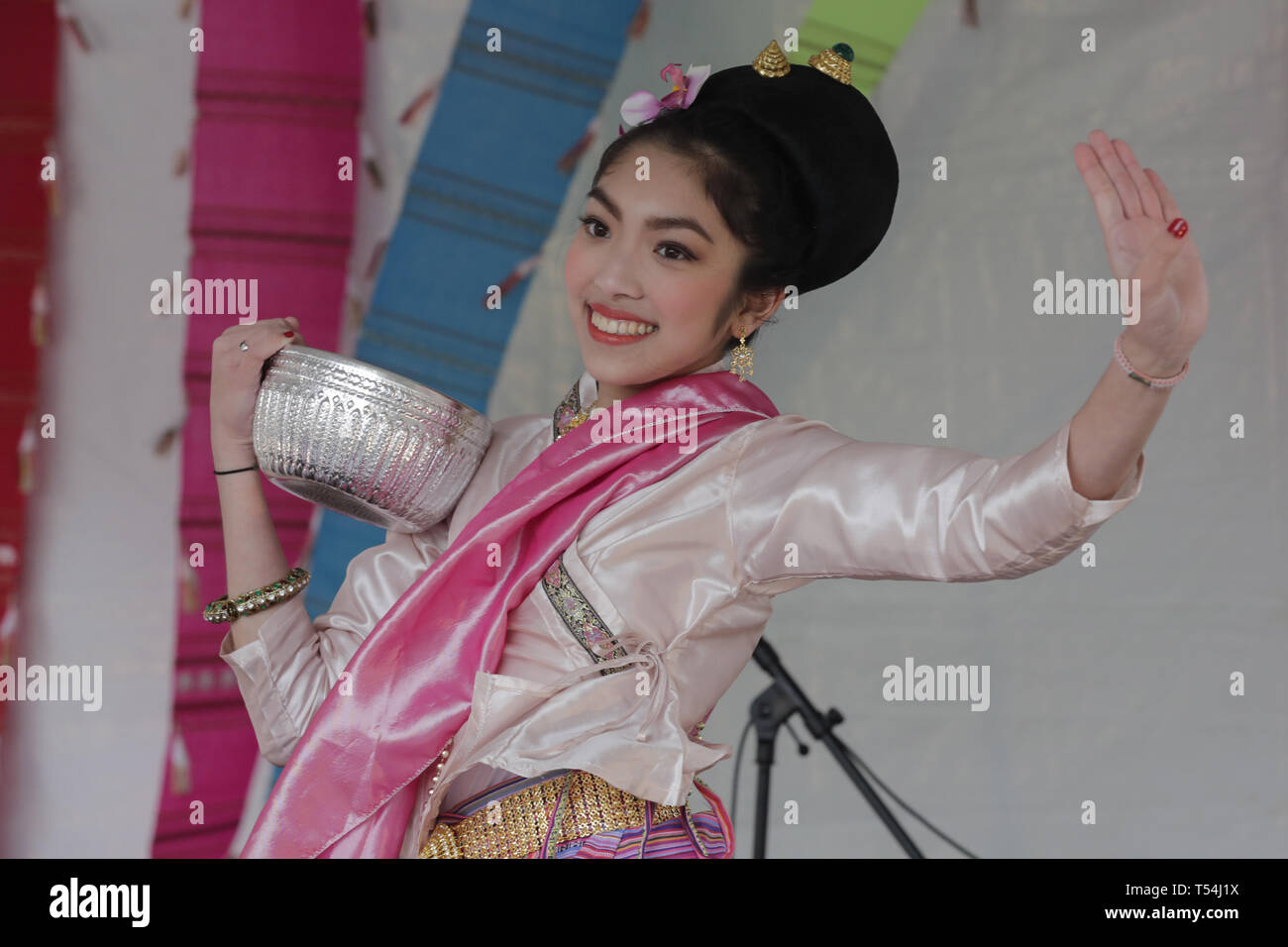 Papaya dance hi-res stock photography and images - Alamy