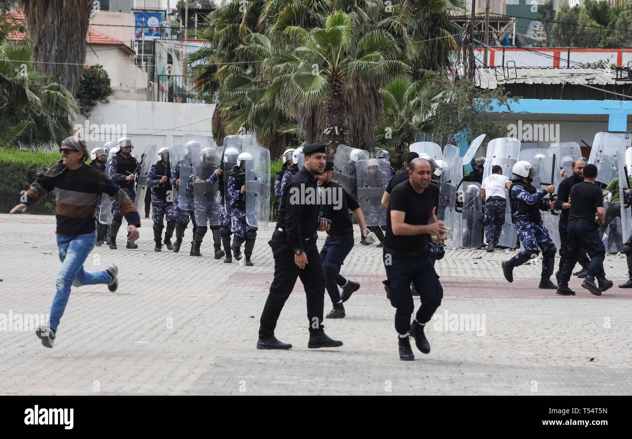 Gaza City, The Gaza Strip, Palestine. 19th Apr, 2019. Police men belong ...