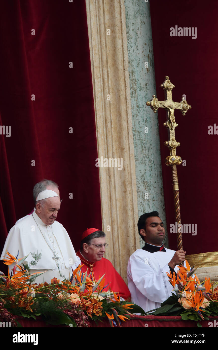 Holy See, Vatican, Italy. 21st Apr, 2019. POPE FRANCIS delivers the ...