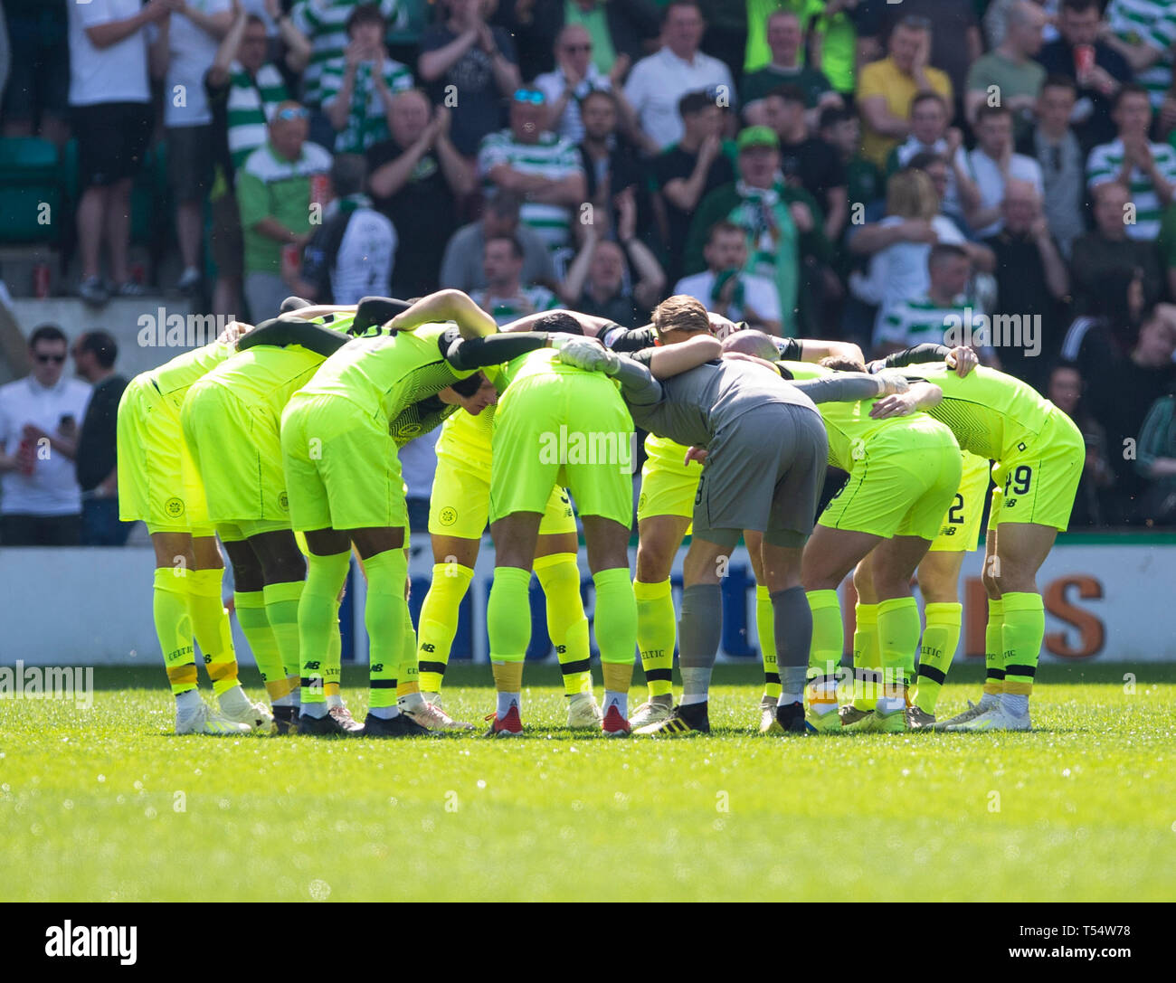 Football huddle hi-res stock photography and images - Alamy