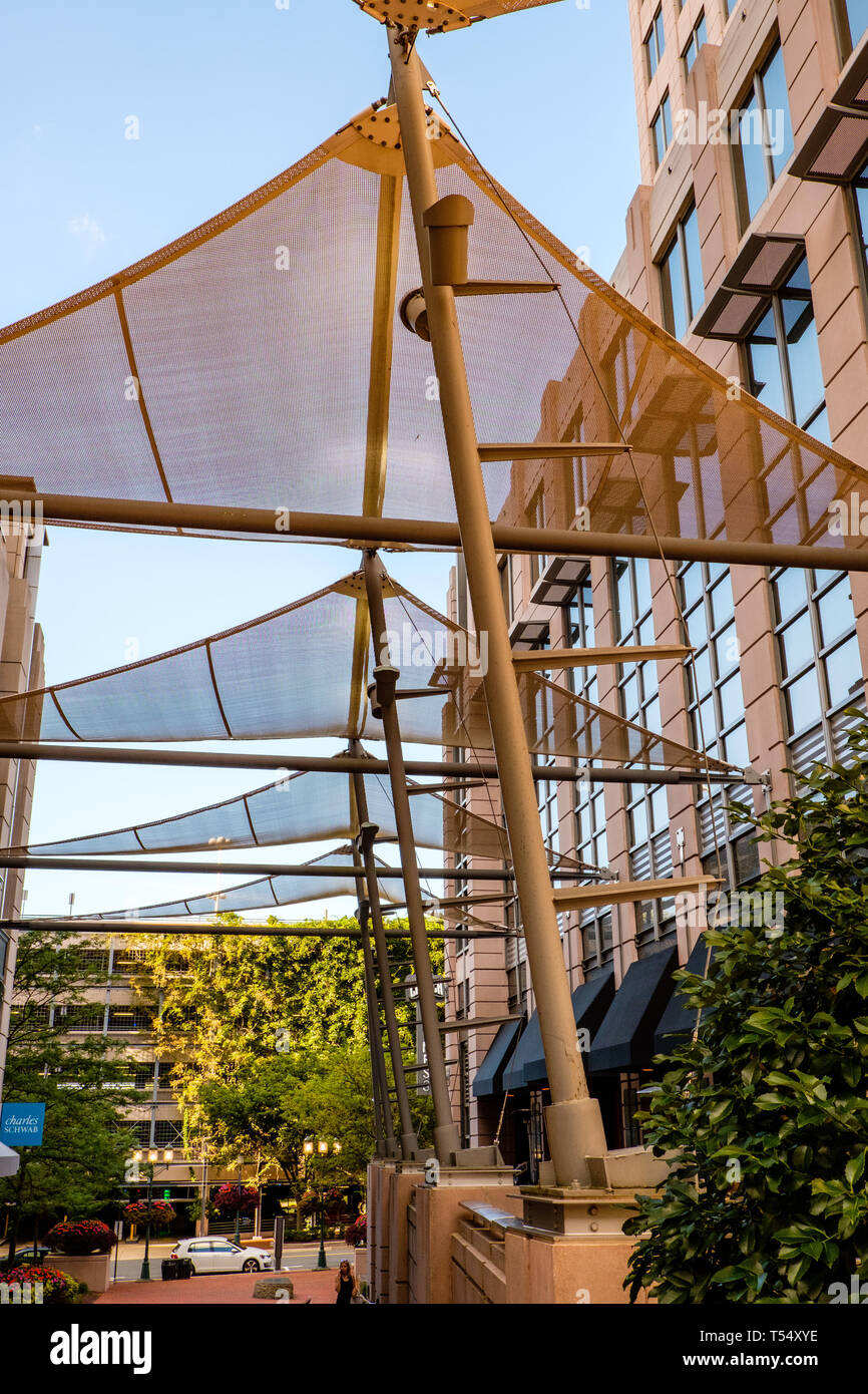 Steel lattice latticework hi-res stock photography and images - Alamy