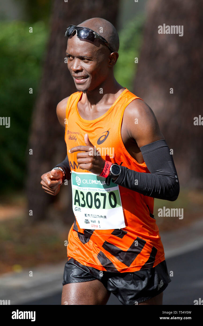 Running the Old Mutual Two Oceans Marathon Stock Photo - Alamy