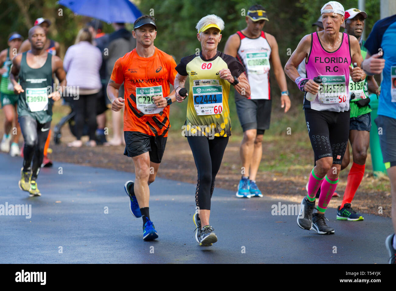 Elderly marathon runner hi-res stock photography and images - Alamy