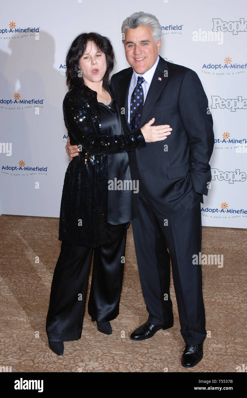 LOS ANGELES, CA. November 15, 2005: TV chat show host JAY LENO & wife ...