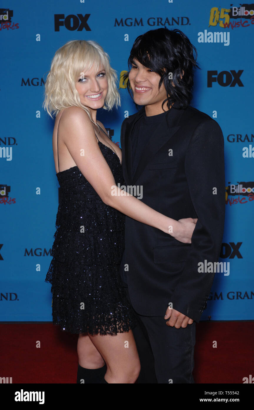 LAS VEGAS, NV. December 06, 2005: ASHLEE SIMPSON & boyfriend BRAXTON ...