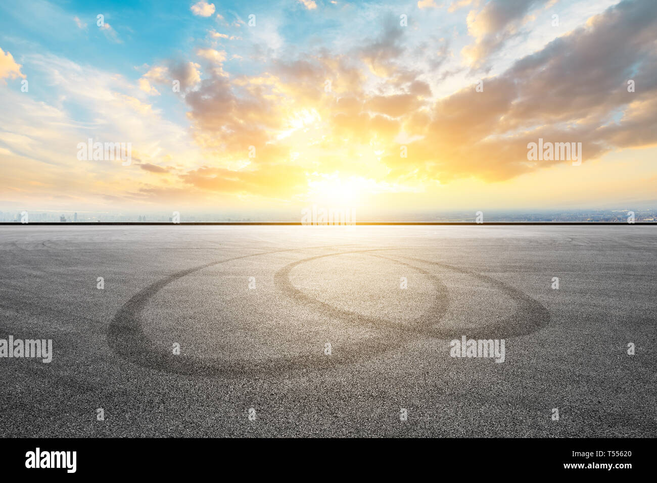 Car race track aerial view hi-res stock photography and images - Alamy