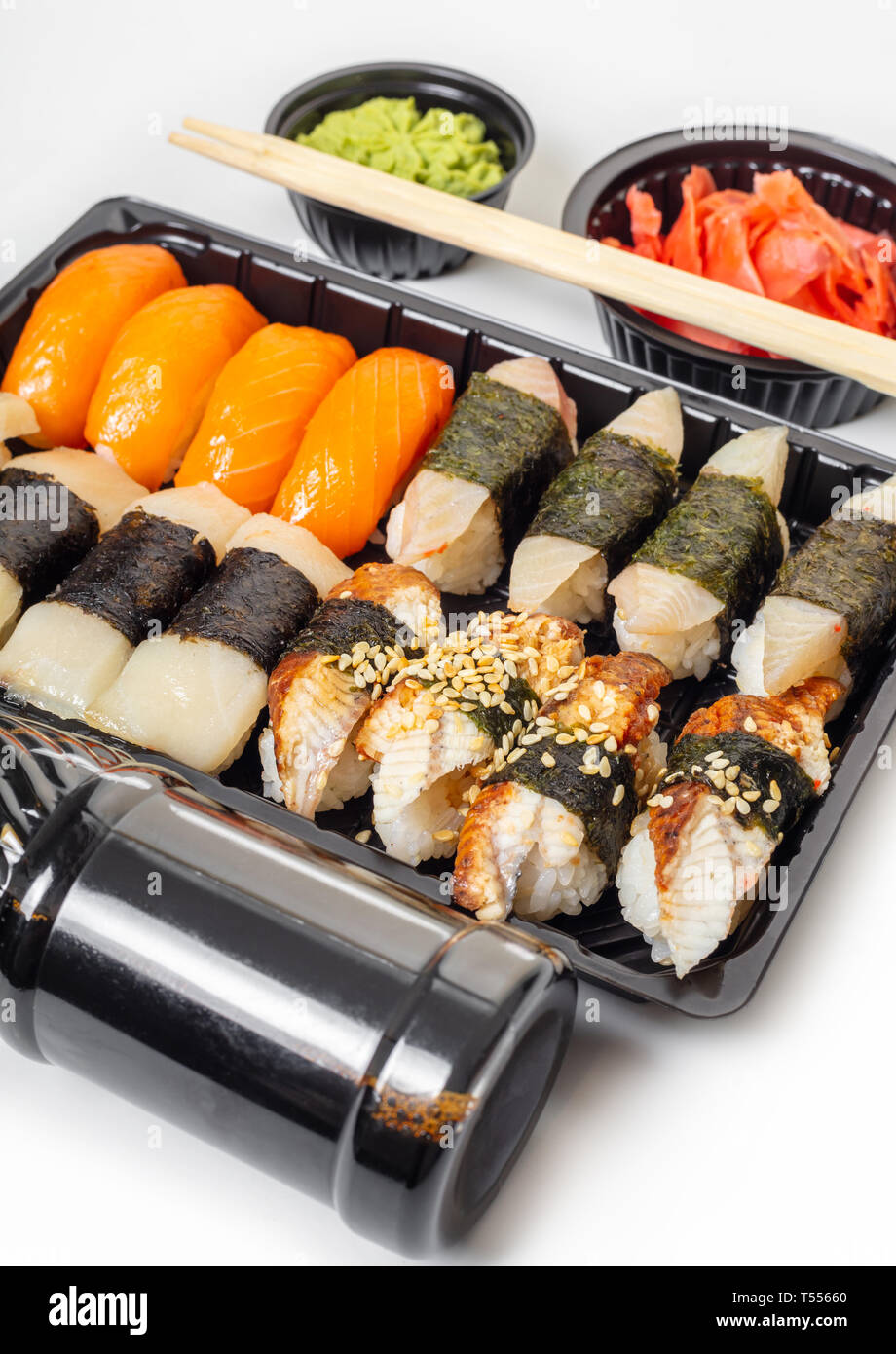 Japan traditional sushi package hi-res stock photography and images - Alamy