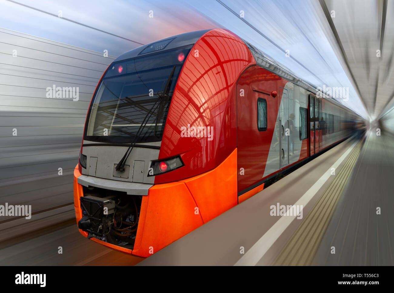 Circle line train hi-res stock photography and images - Alamy