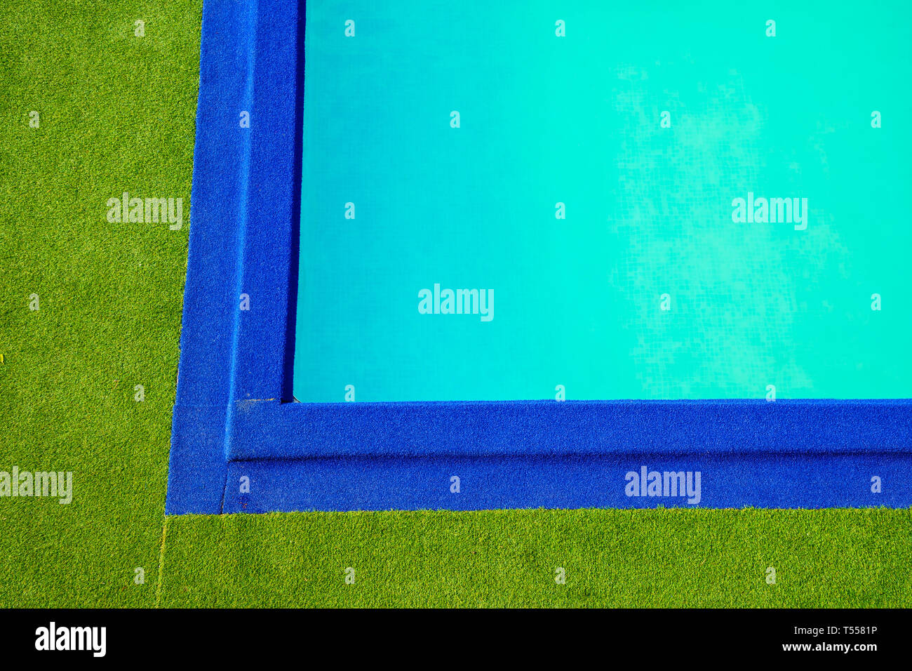 Grass Pool Edge High Resolution Stock Photography and Images - Alamy