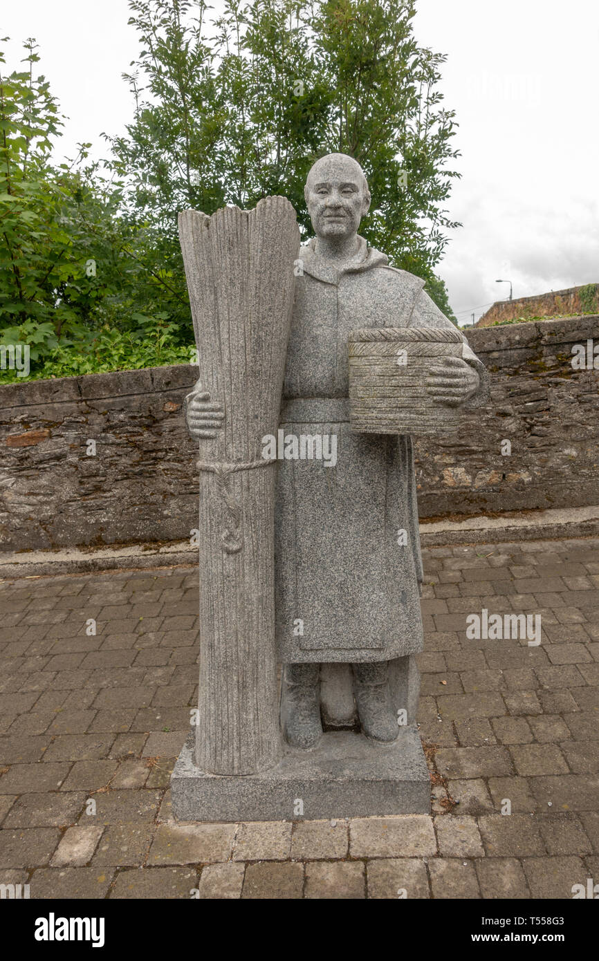 Monk sculpture hi-res stock photography and images - Alamy
