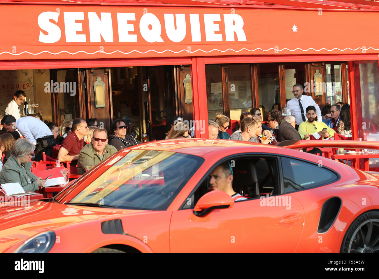Bella Strada, La Petite Plage Restaurant ouvert, Cafe de Paris, Hotel ...