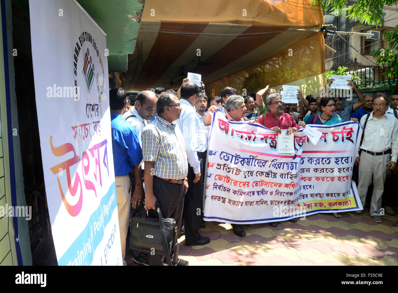 Polling booths india hi-res stock photography and images - Alamy