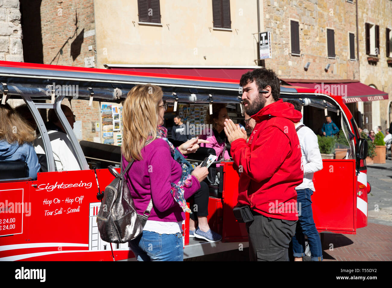 Tour guide bus hi-res stock photography and images - Alamy