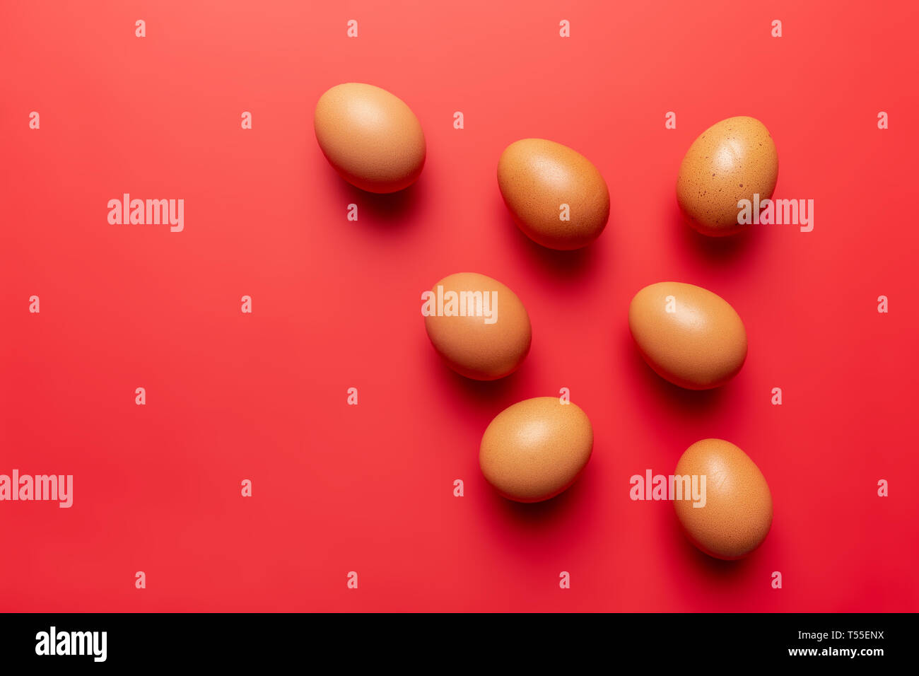 brown eggs texture on colored red background full frame Stock Photo - Alamy