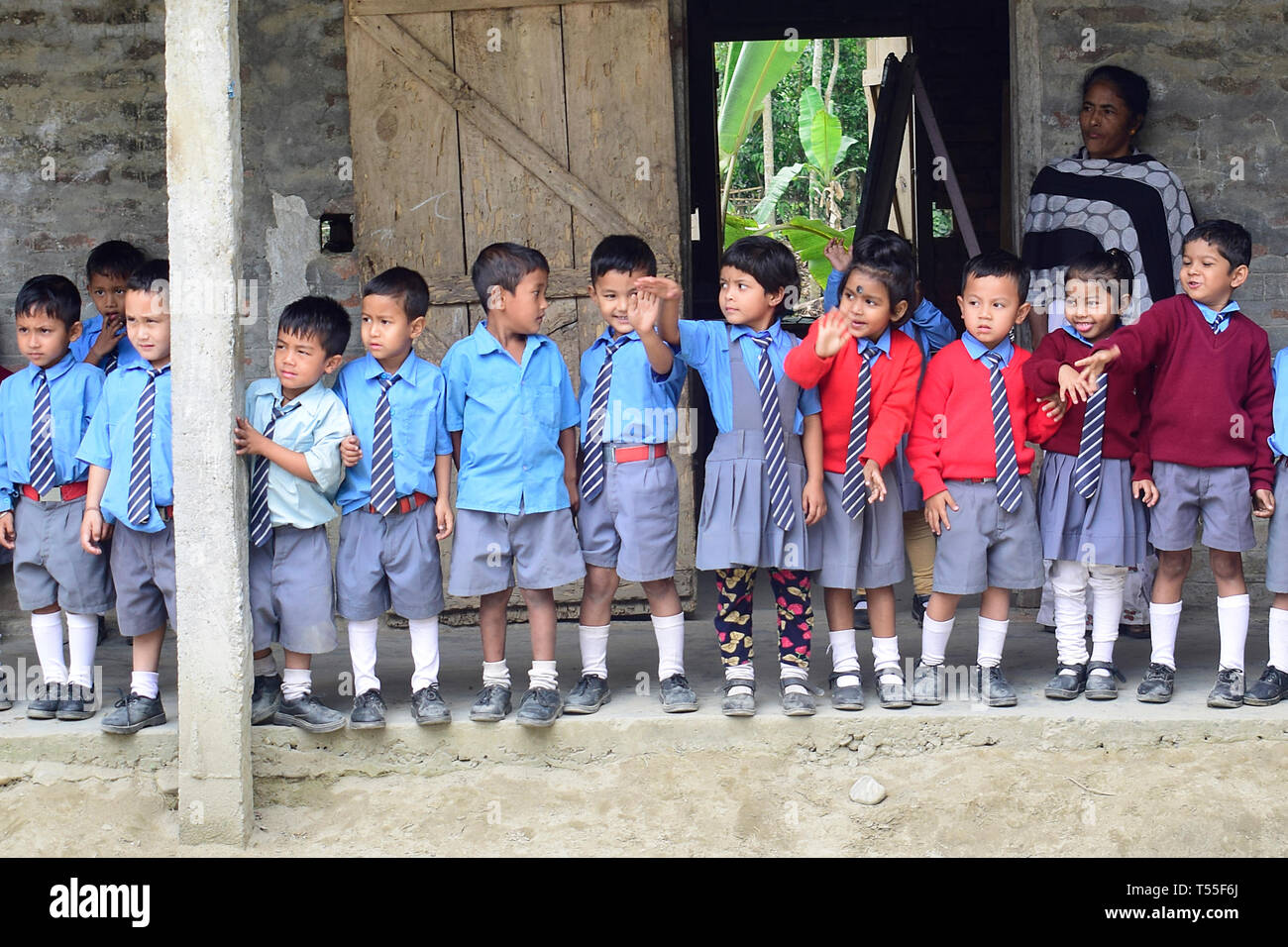 Poor school children in india hi-res stock photography and images - Alamy