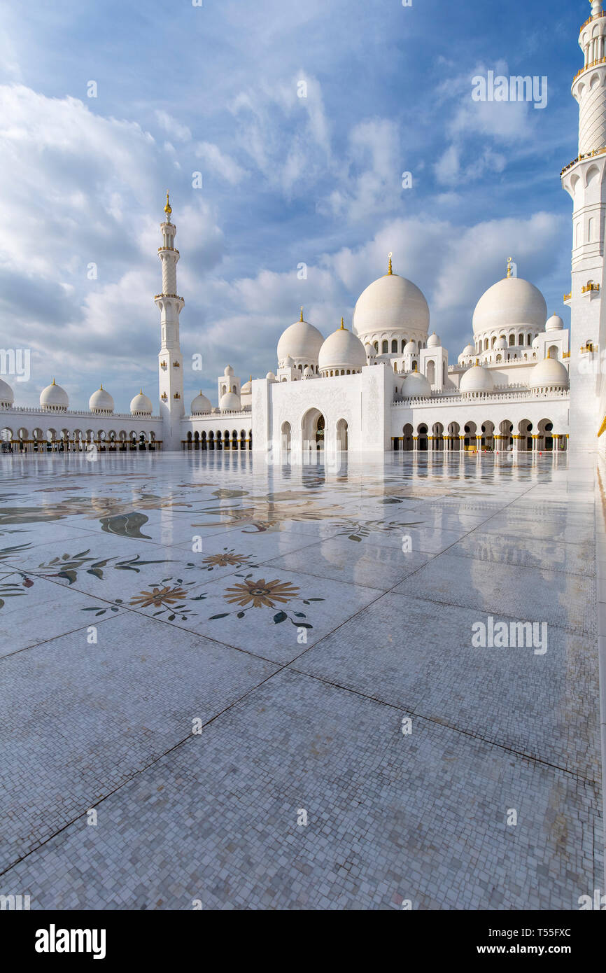 Sheikh zayed domes hi-res stock photography and images - Alamy