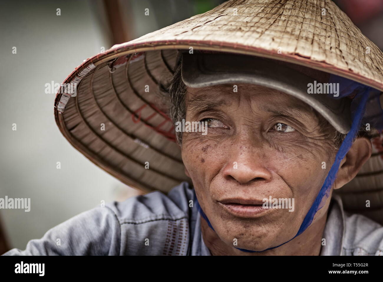 Vietnamese man male smile hi-res stock photography and images - Alamy