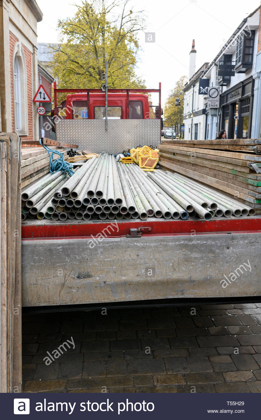 Scaffold Lorry High Resolution Stock Photography and Images - Alamy