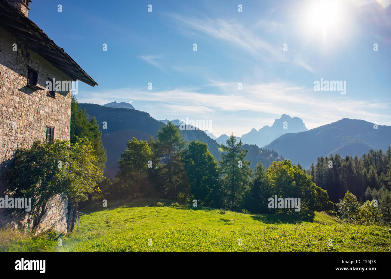 Mountain house stone italy hi-res stock photography and images - Alamy