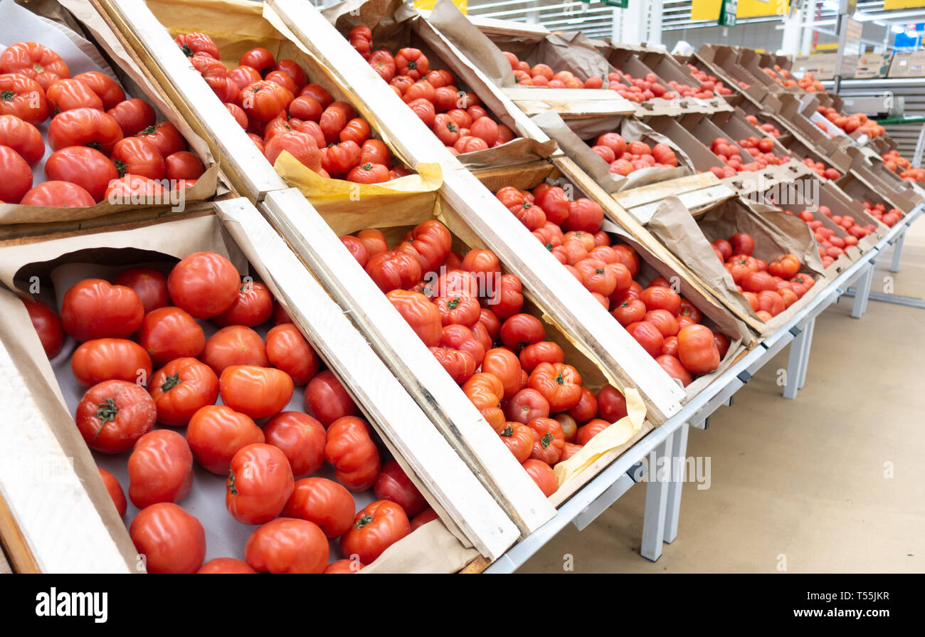Natural tomatoes in boxes hi-res stock photography and images - Alamy