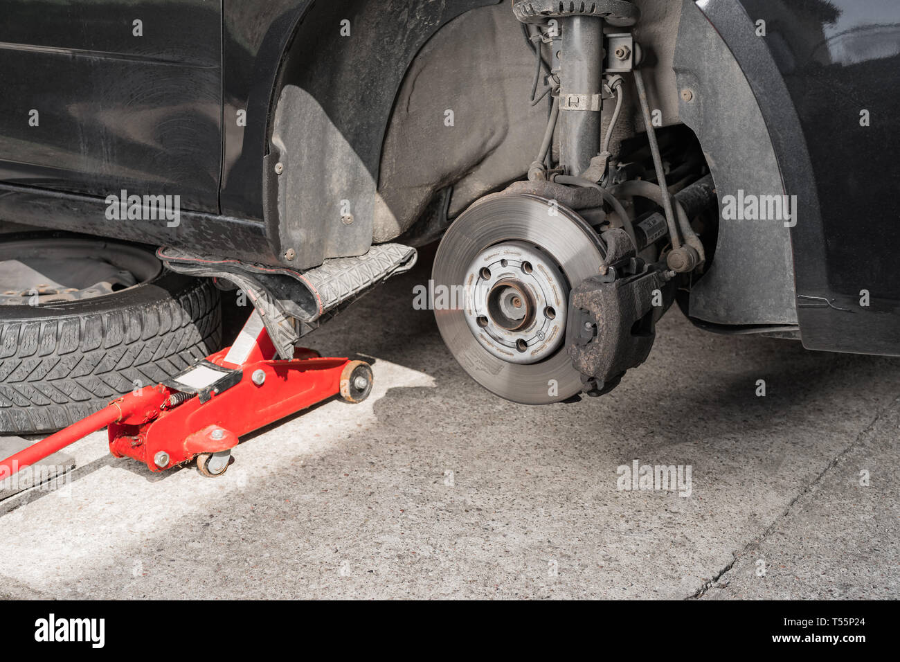 Car jacked up hi-res stock photography and images - Alamy