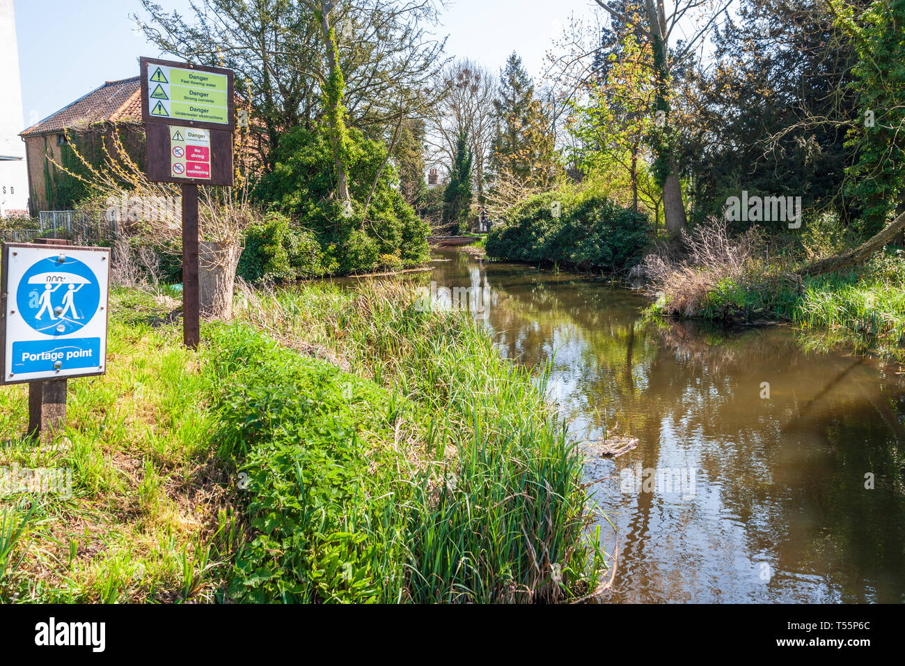 ditchingham dam sluice portage point on the river waveney suffolk uk ...