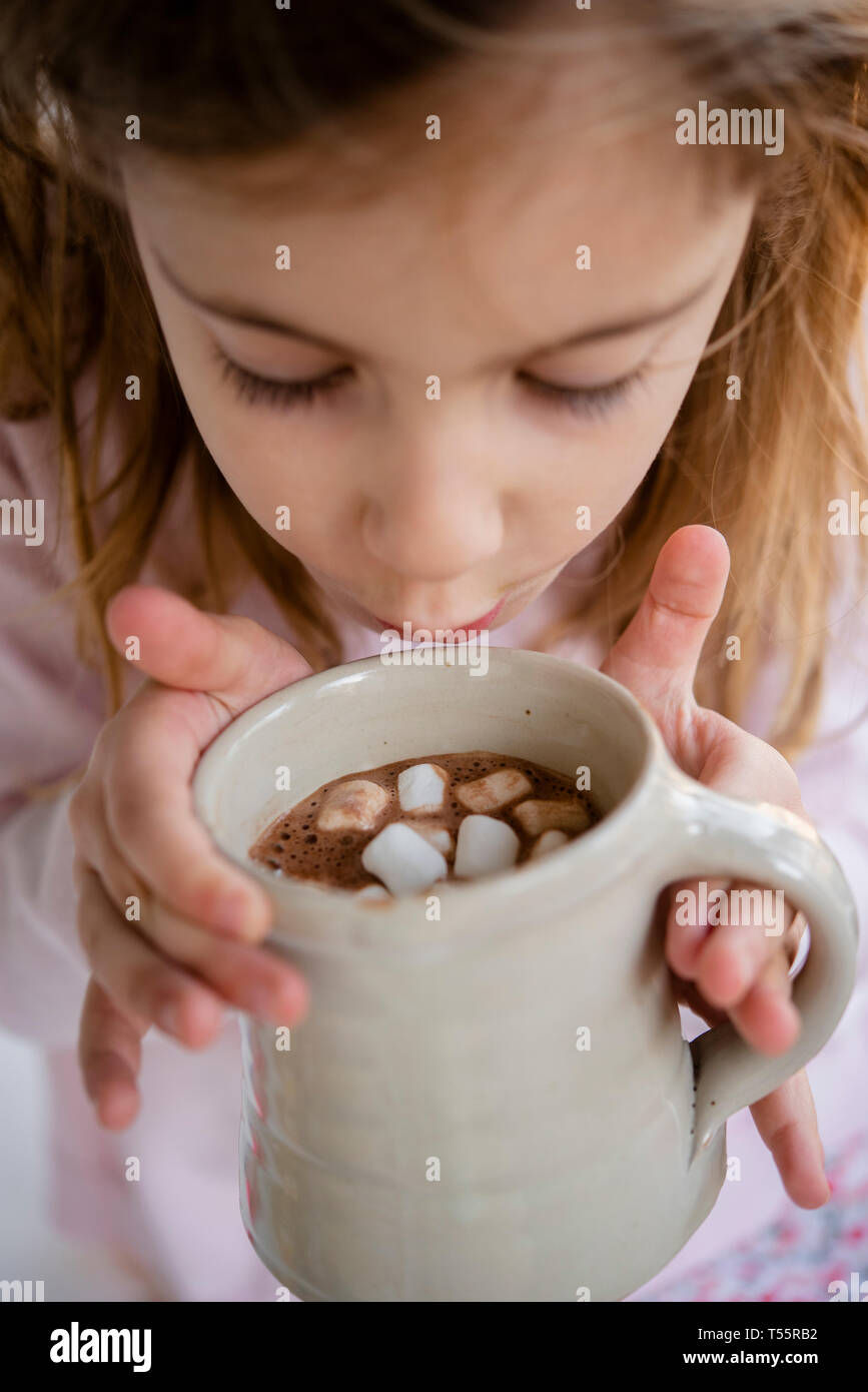 Cooling hot cocoa hi-res stock photography and images - Alamy