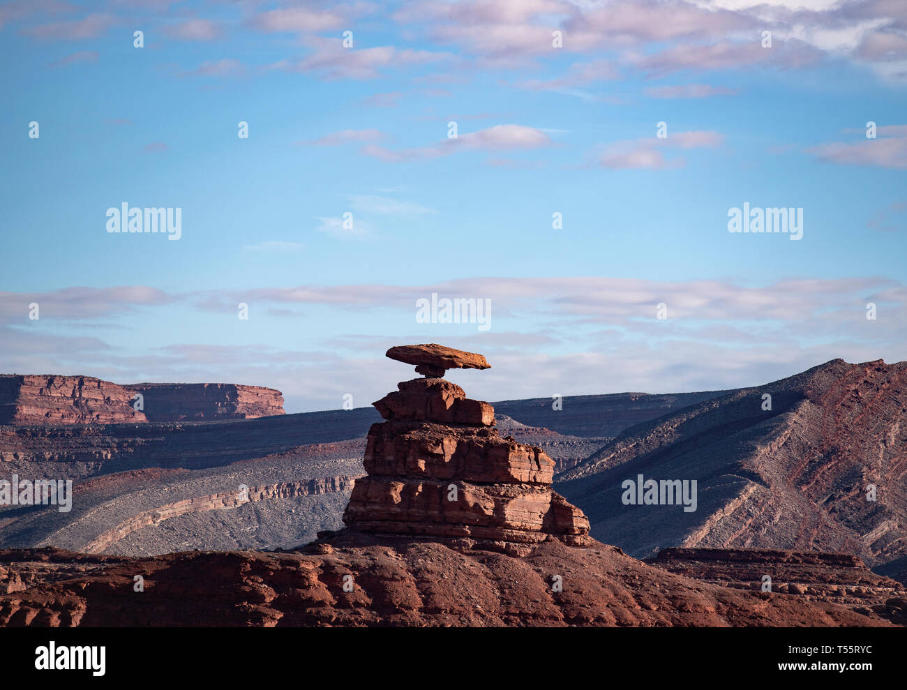 Mexican Hat rock formation in Utah, USA Stock Photo - Alamy