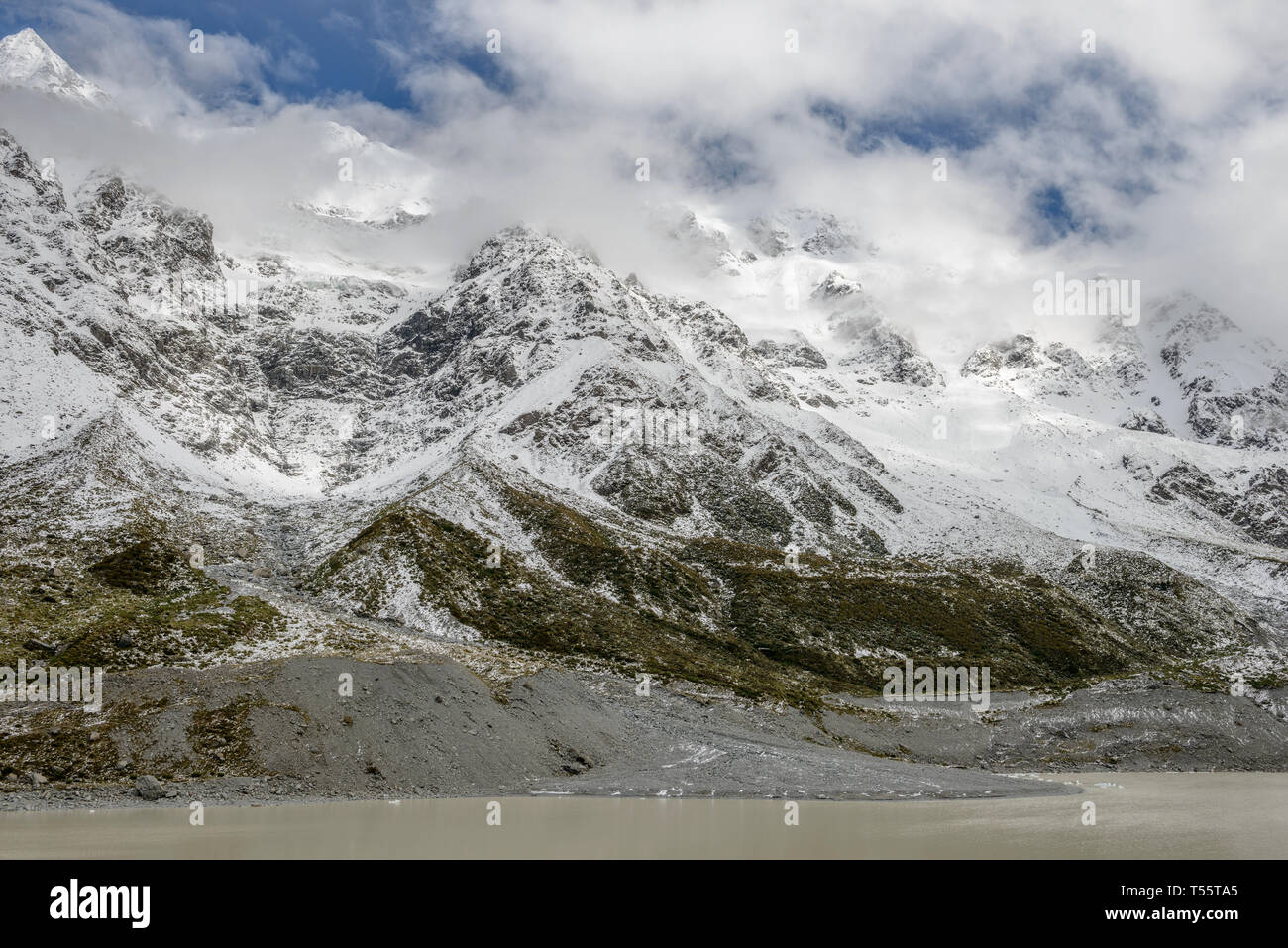 Low cloud over mountains in Mount Cook National Park, New Zealand Stock ...