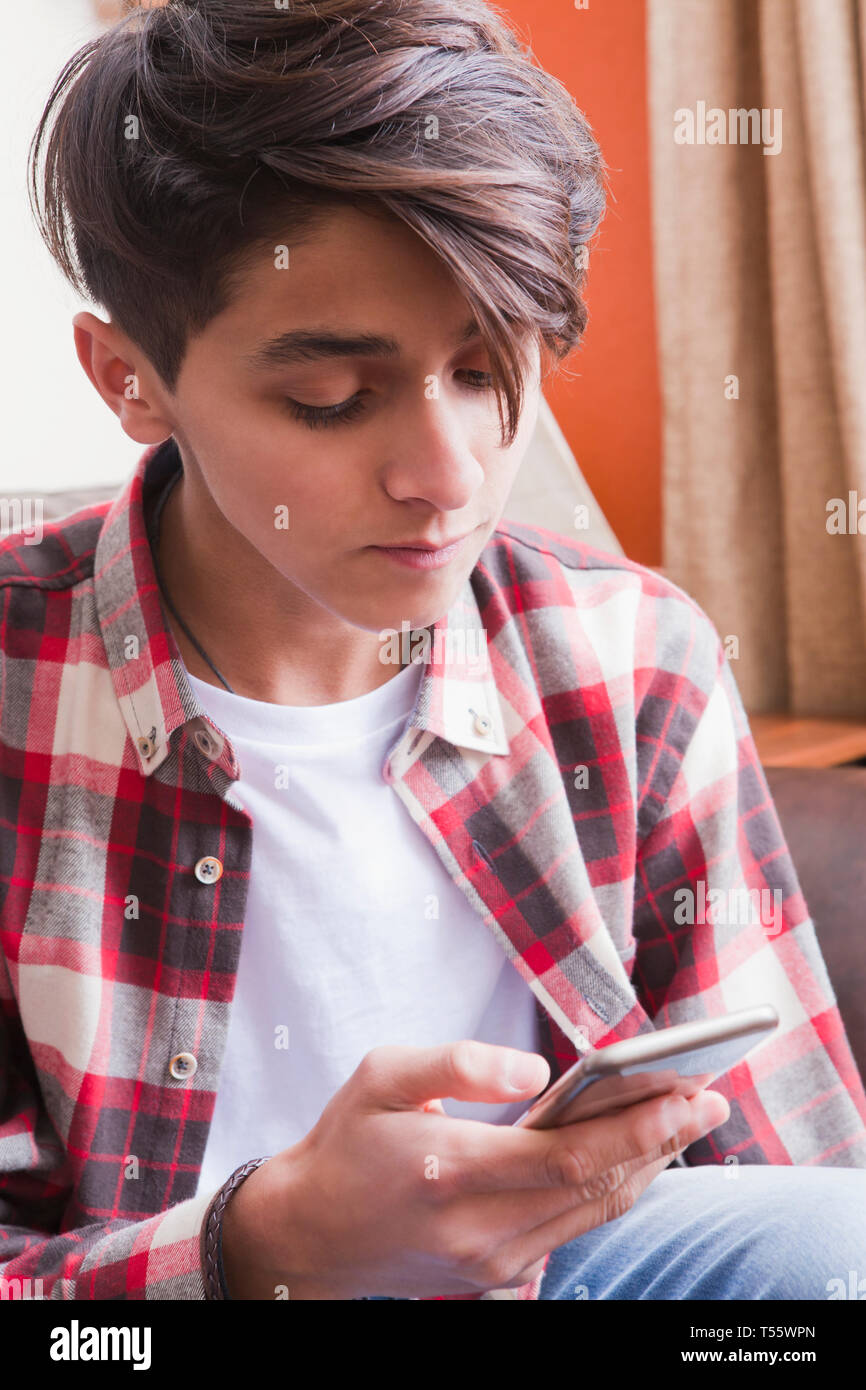 Teenage boy using smart phone Stock Photo - Alamy