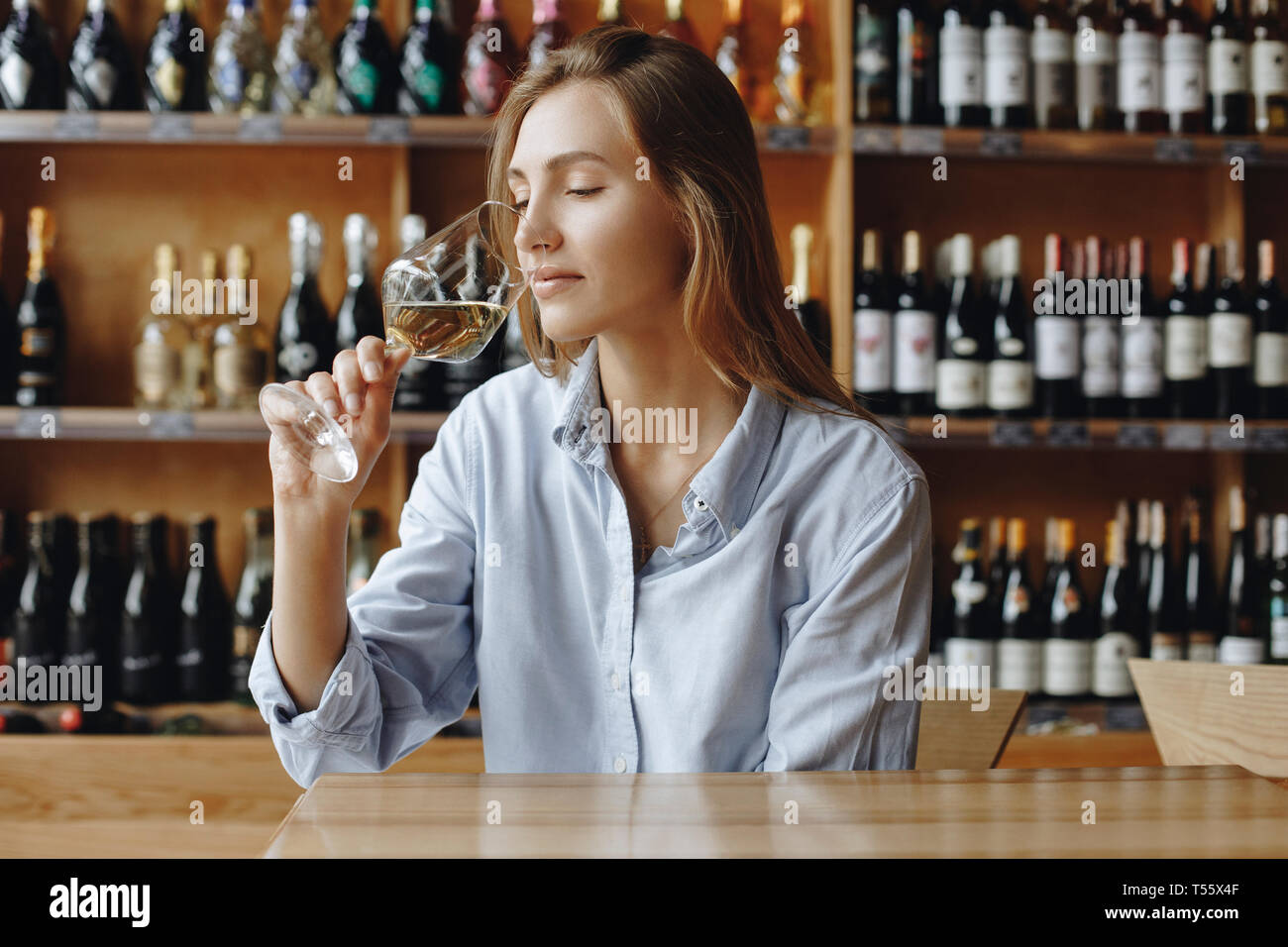 Sniffing woman hi-res stock photography and images - Alamy
