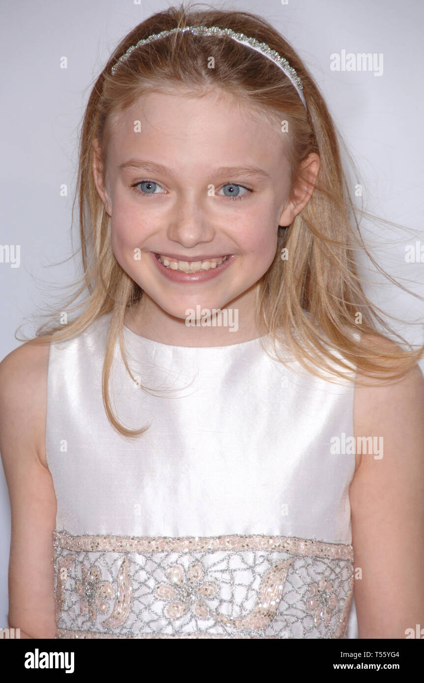 Dakota fanning film actress hi-res stock photography and images - Alamy