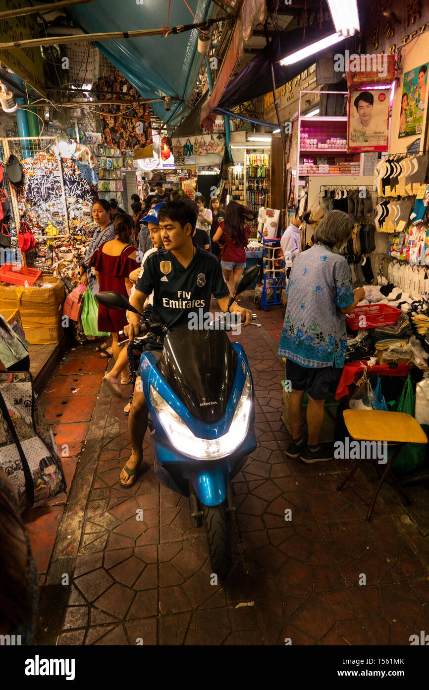 Thailand, Bangkok, Chinatown, Yaowarat, Sampeng Lane market, Soi Wanit ...