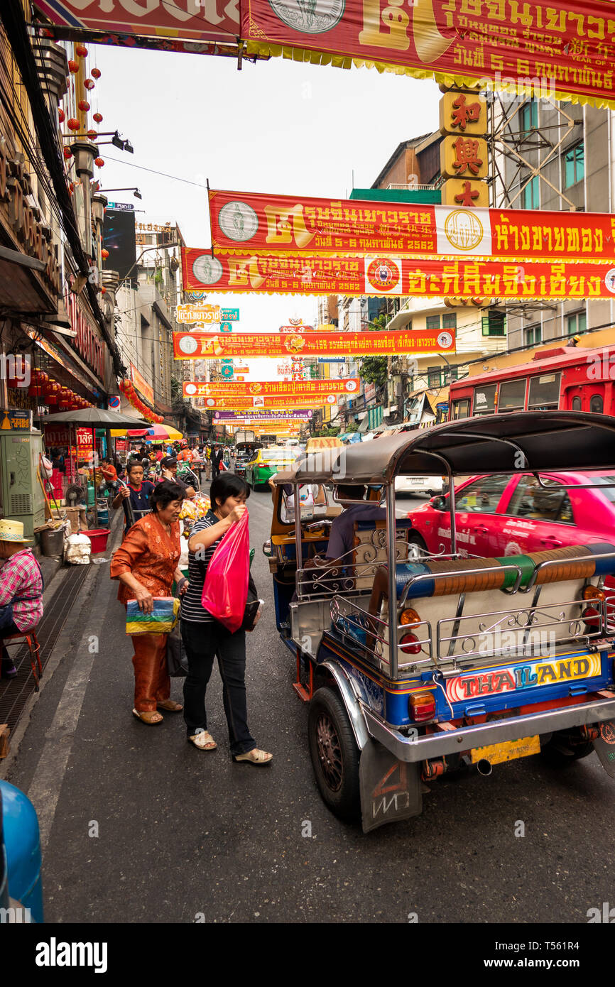 Thailand, Bangkok, Chinatown, Thanon Yaowarat, women boarding tuk tuk taxi Stock Photo - Alamy